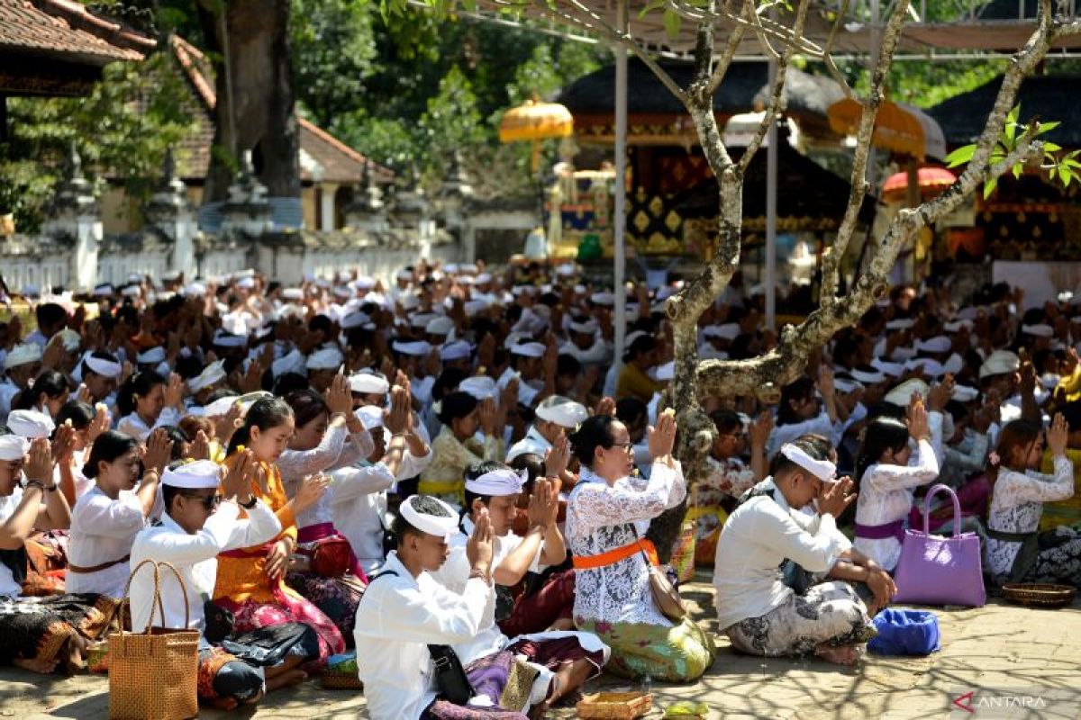 Hari Raya Kuningan di Bali - ANTARA News