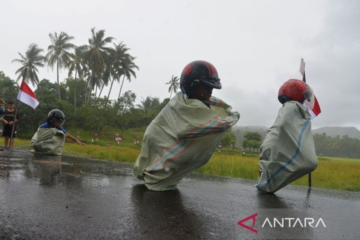 Lomba permainan rakyat di Desa Wisata Kampung Nusa - ANTARA News