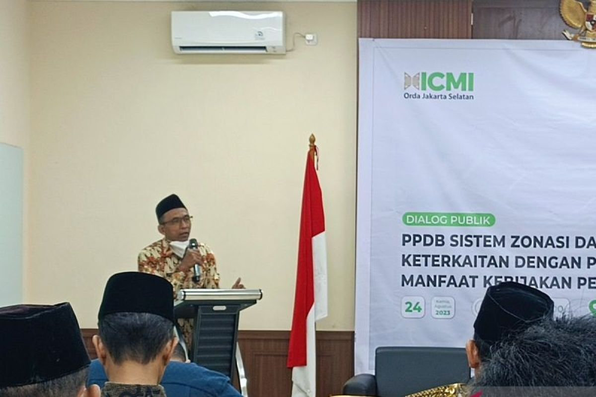 Sudin Pendidikan Jaksel sebut zonasi untungkan masyarakat kurang mampu ... Sudin Pendidikan Jaksel sebut zonasi untungkan masyarakat kurang mampu ...