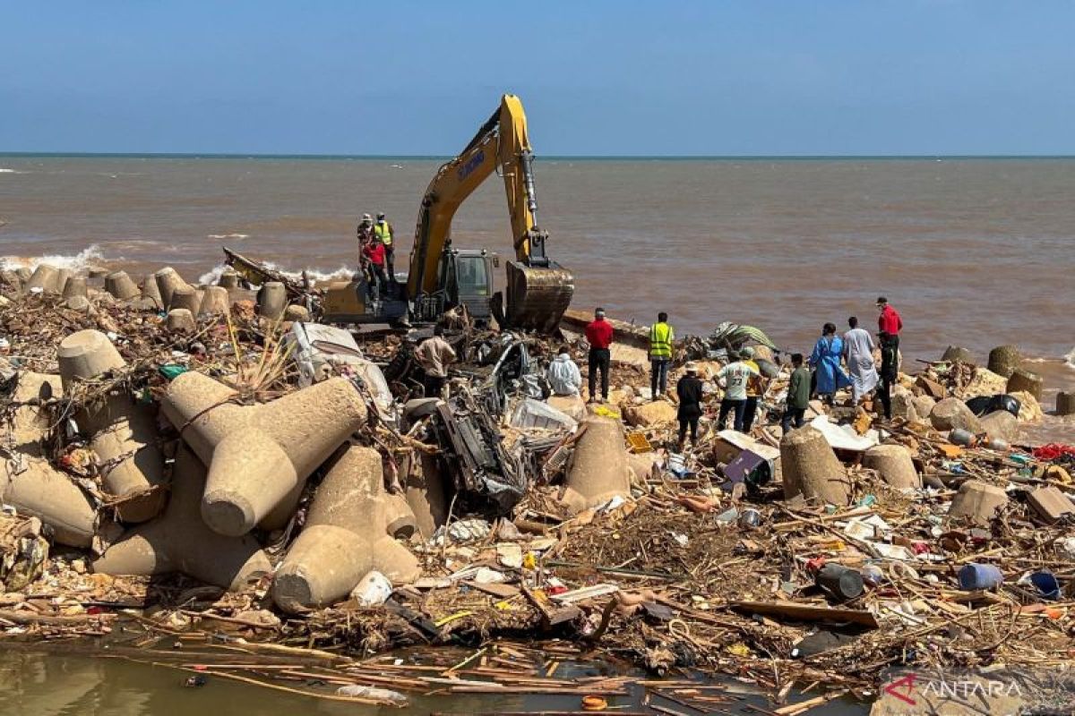 Tim penyelamat masih mencari korban banjir di Libya - ANTARA News Tim penyelamat masih mencari korban banjir di Libya - ANTARA News
