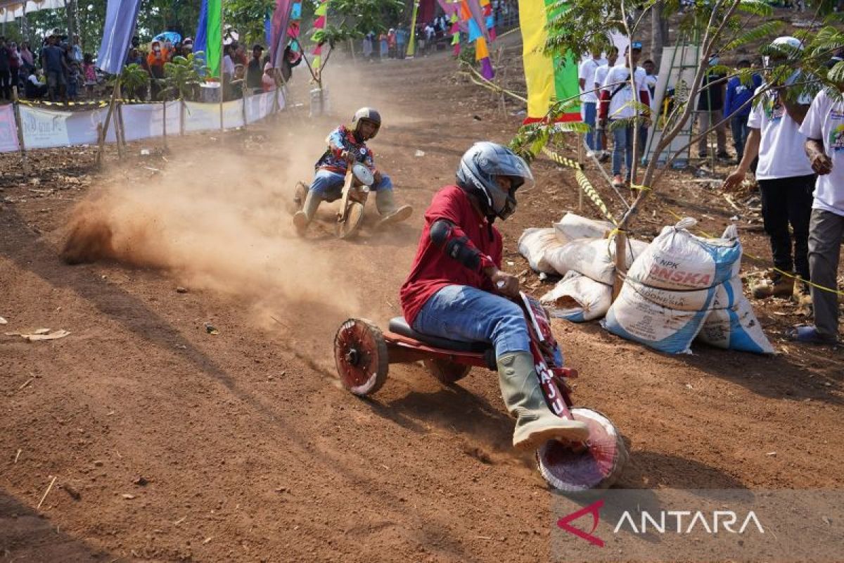 Melihat aksi kebut-kebutan pebalap gledekan - ANTARA News