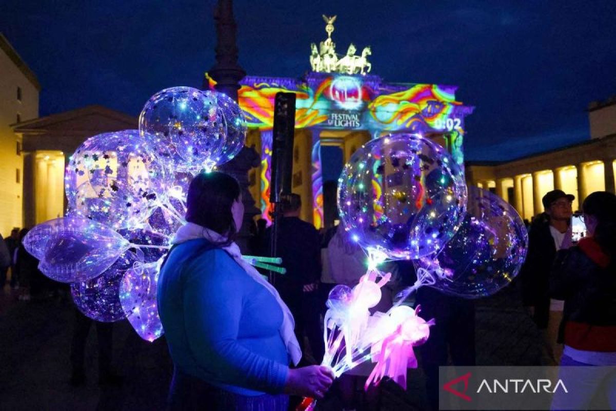 Kota Berlin meriah dengan warna-warni cahaya - ANTARA News