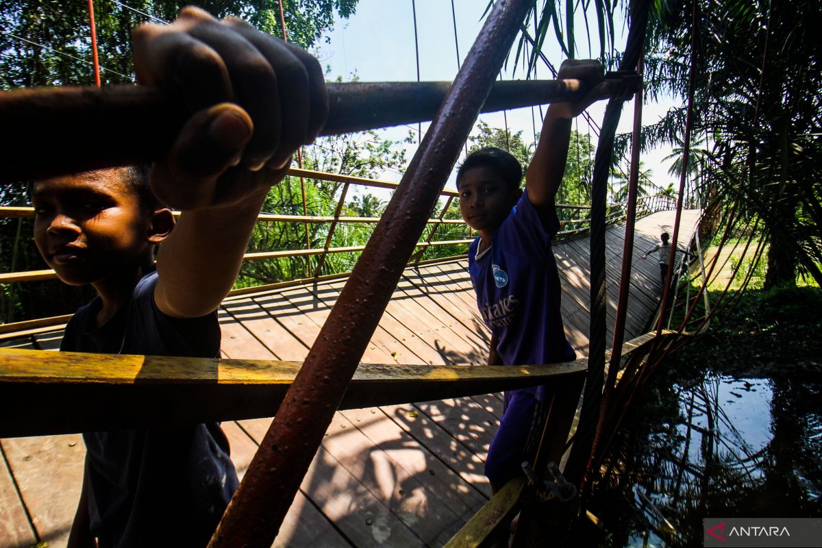 Jembatan gantung ambruk - ANTARA News