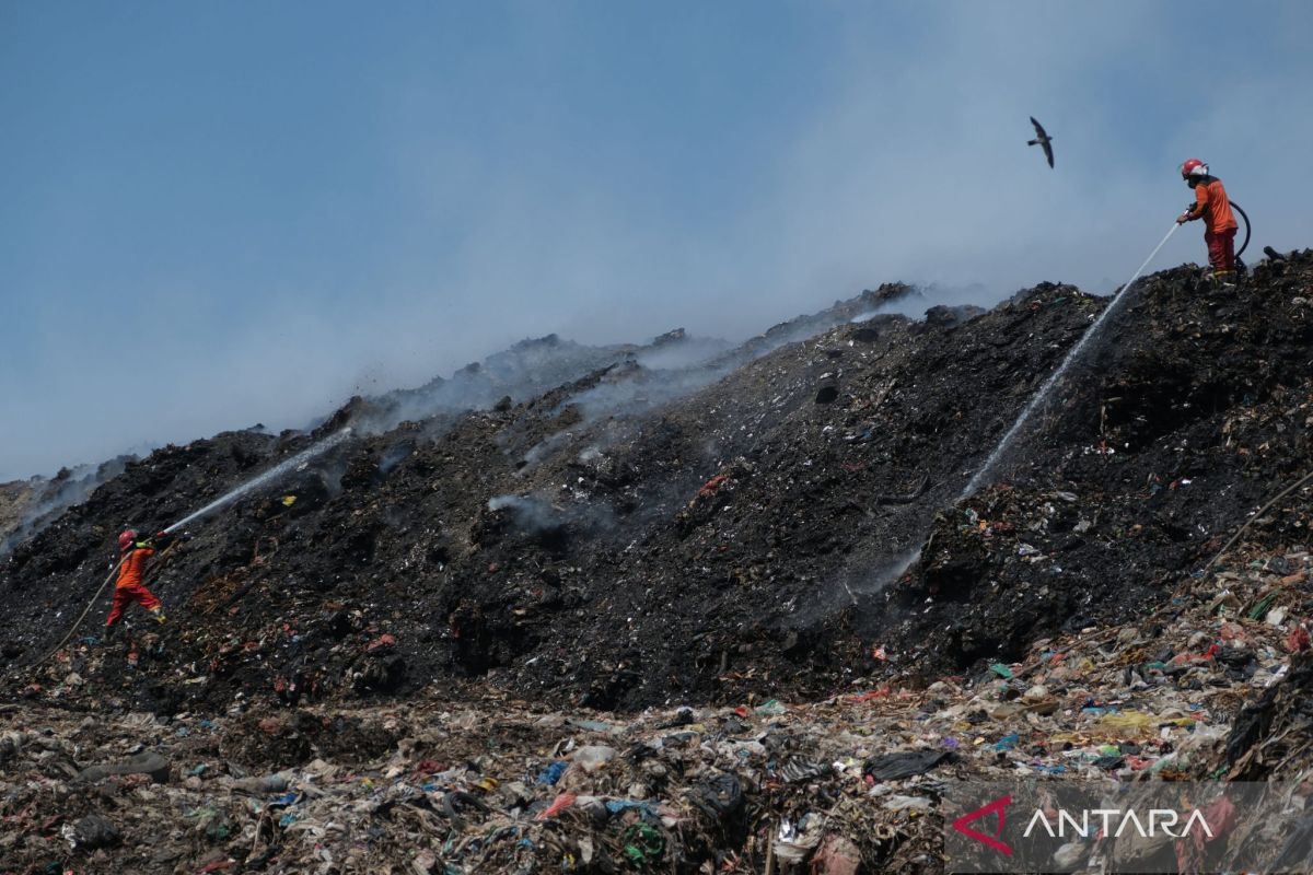 Kebakaran sampah di TPA Suwung Bali belum padam - ANTARA News