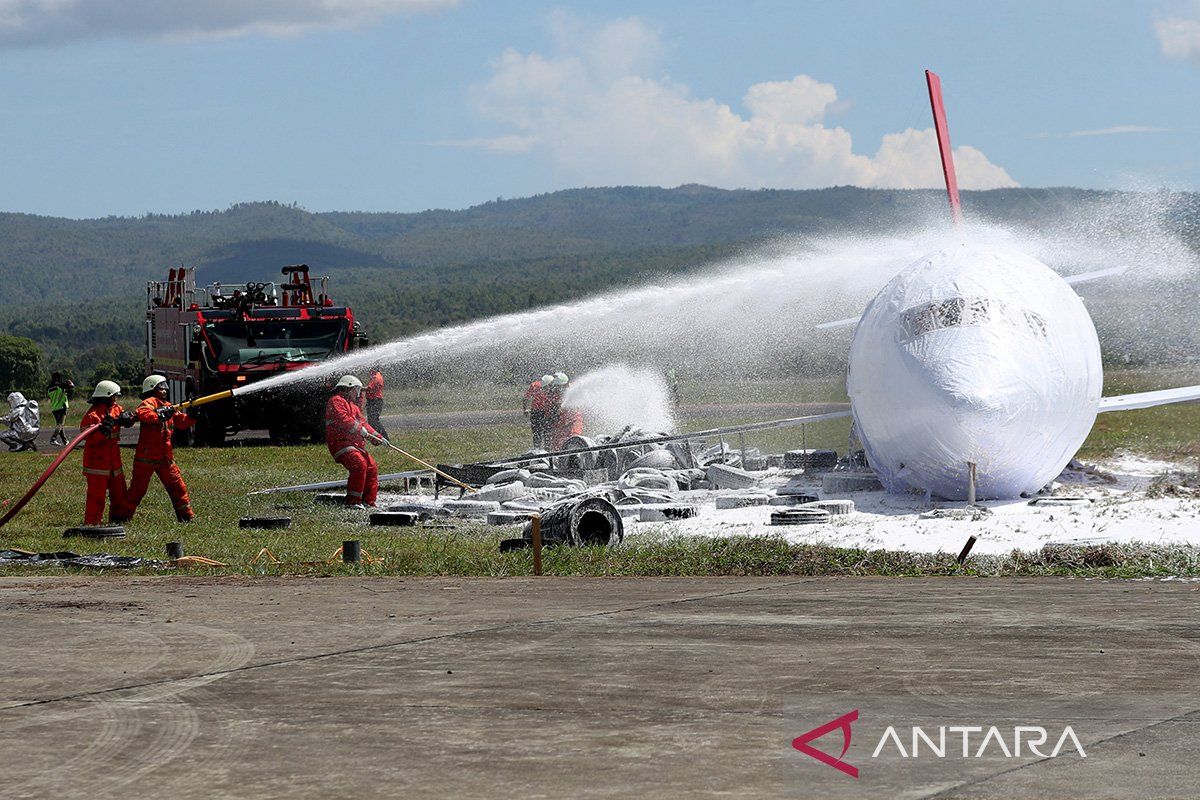Simulasi penanggulangan kecelakaan pesawat - ANTARA News