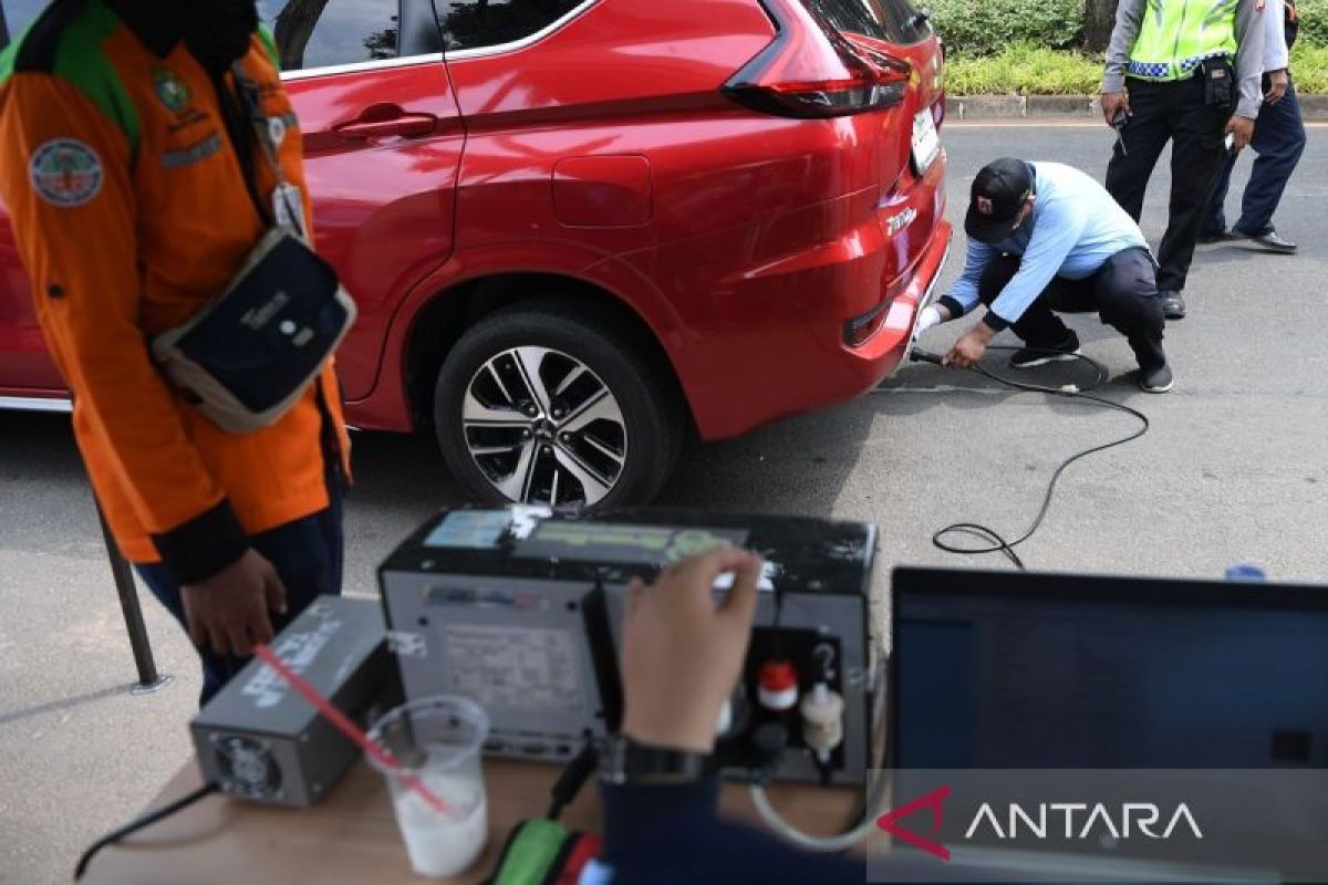 Uji emisi kendaraan bermotor di Jakarta - ANTARA News