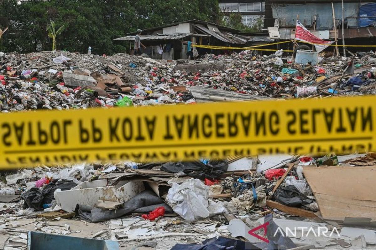 Penyegelan TPA ilegal di Tangerang Selatan - ANTARA News