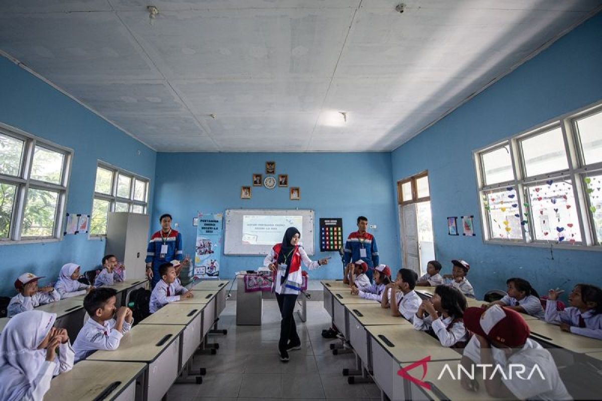 Program pertamina mengajar untuk pelajar SD - ANTARA News