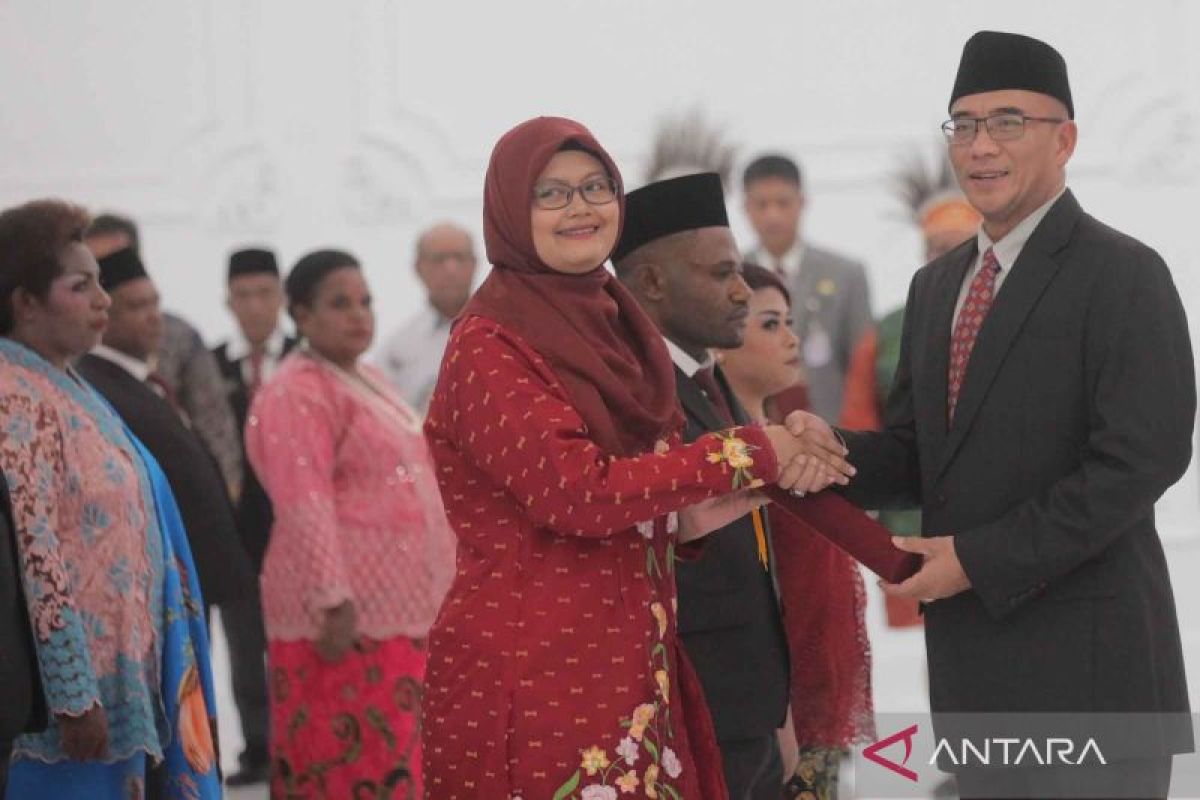 Ketua KPU Hasyim Asy'ari lantik anggota KPU kabupaten kota - ANTARA News Ketua KPU Hasyim Asy'ari lantik anggota KPU kabupaten kota - ANTARA News