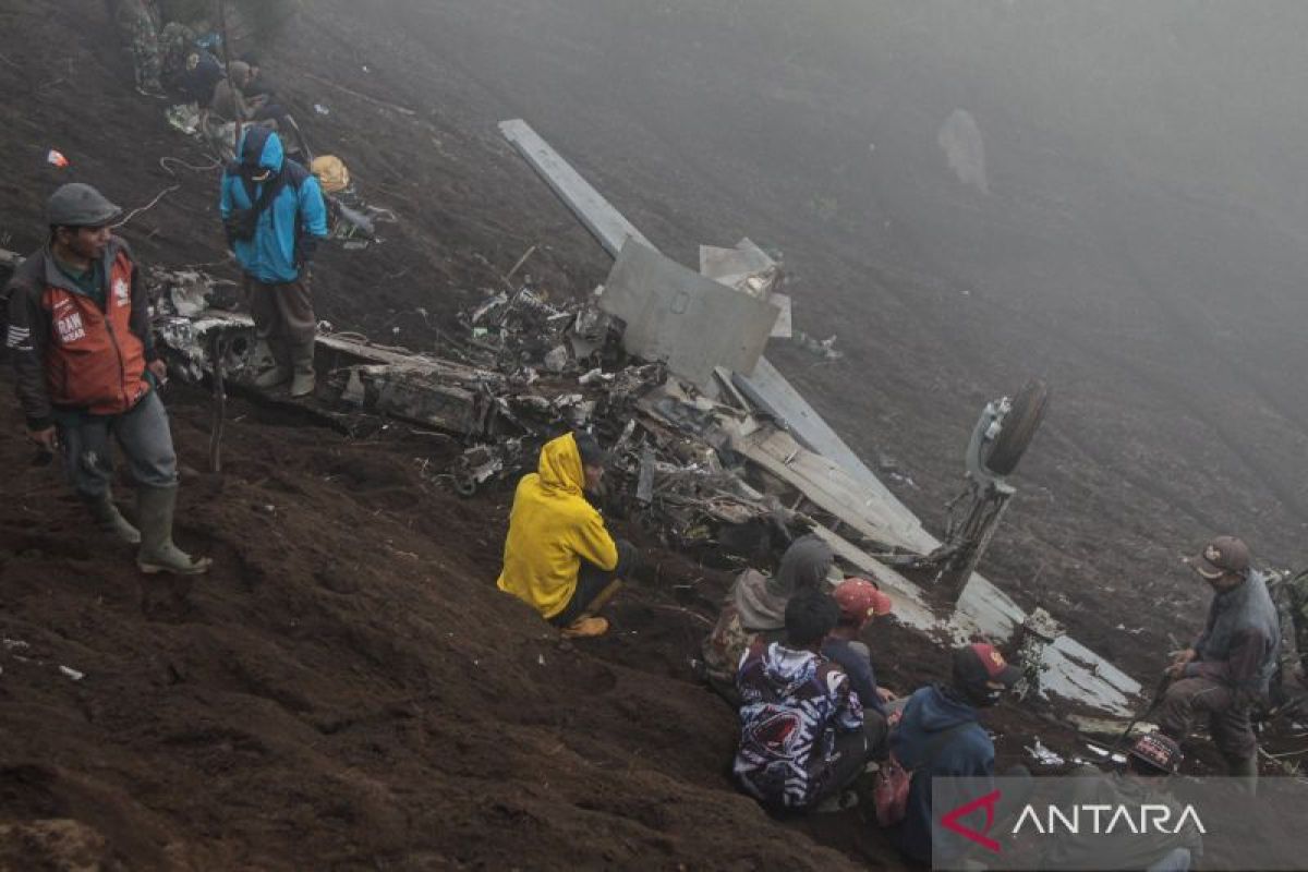 Penampakan pesawat Super Tucano yang kecelakaan di Pasuruan - ANTARA News Penampakan pesawat Super Tucano yang kecelakaan di Pasuruan - ANTARA News