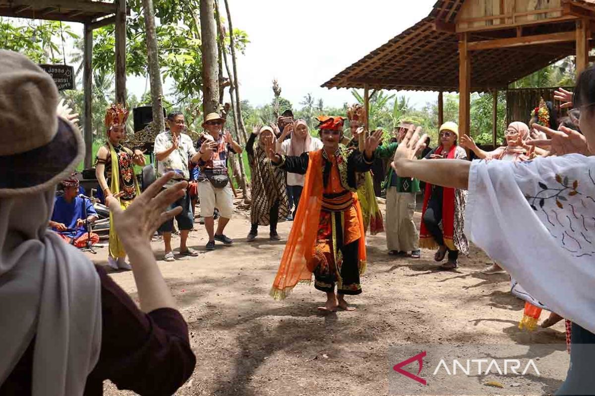 Atraksi budaya Suku Osing di Banyuwangi - ANTARA News