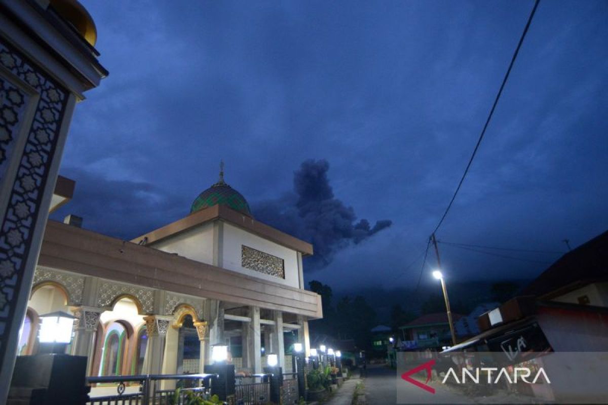 Gunung Marapi di Sumbar erupsi - ANTARA News