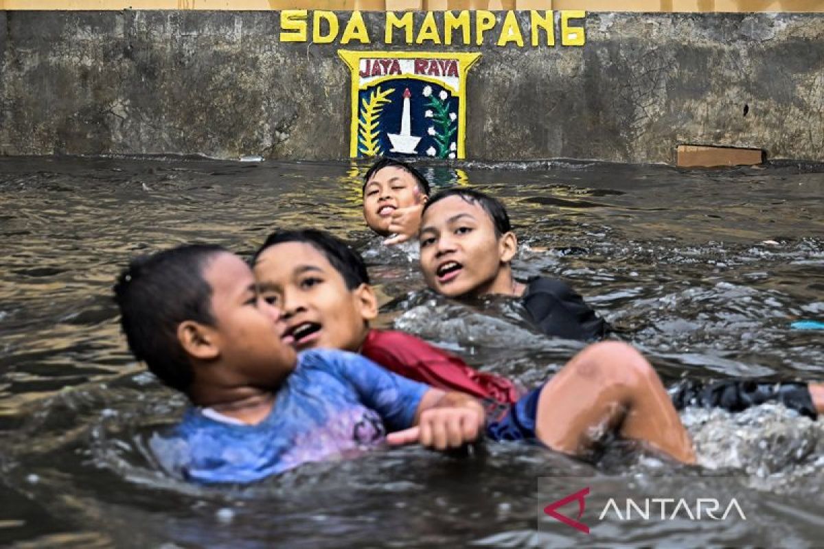 Banjir luapan Kali Krukut di Jakarta - ANTARA News