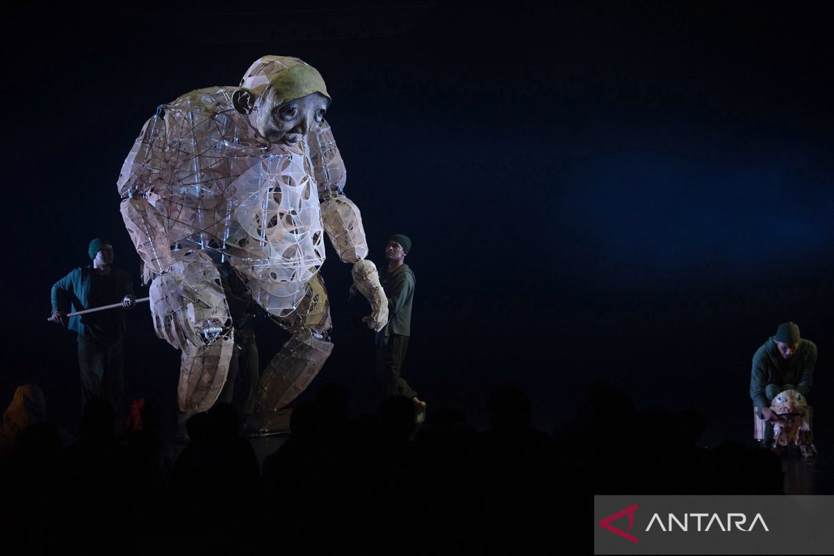Pertunjukan teater boneka Papermoon Puppet di Yogyakarta - ANTARA News