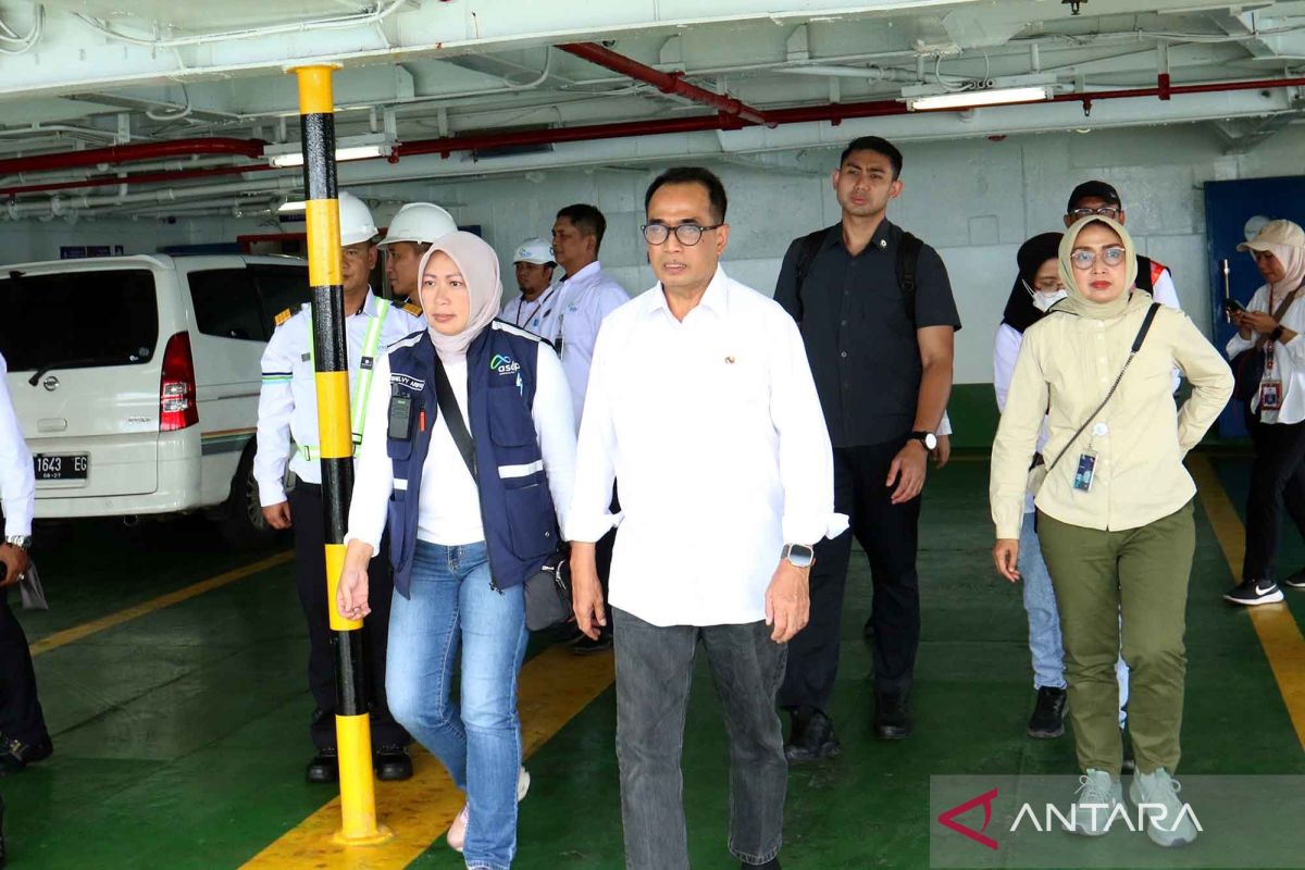 Menhub tinjau persiapan Pelabuhan Ketapang jelang libur Natal - ANTARA News