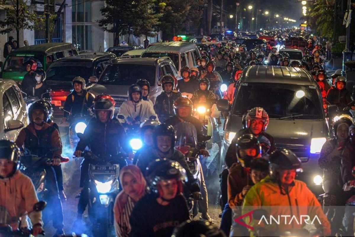Kemacetan Kota Bandung jelang pergantian tahun - ANTARA News Jawa Barat