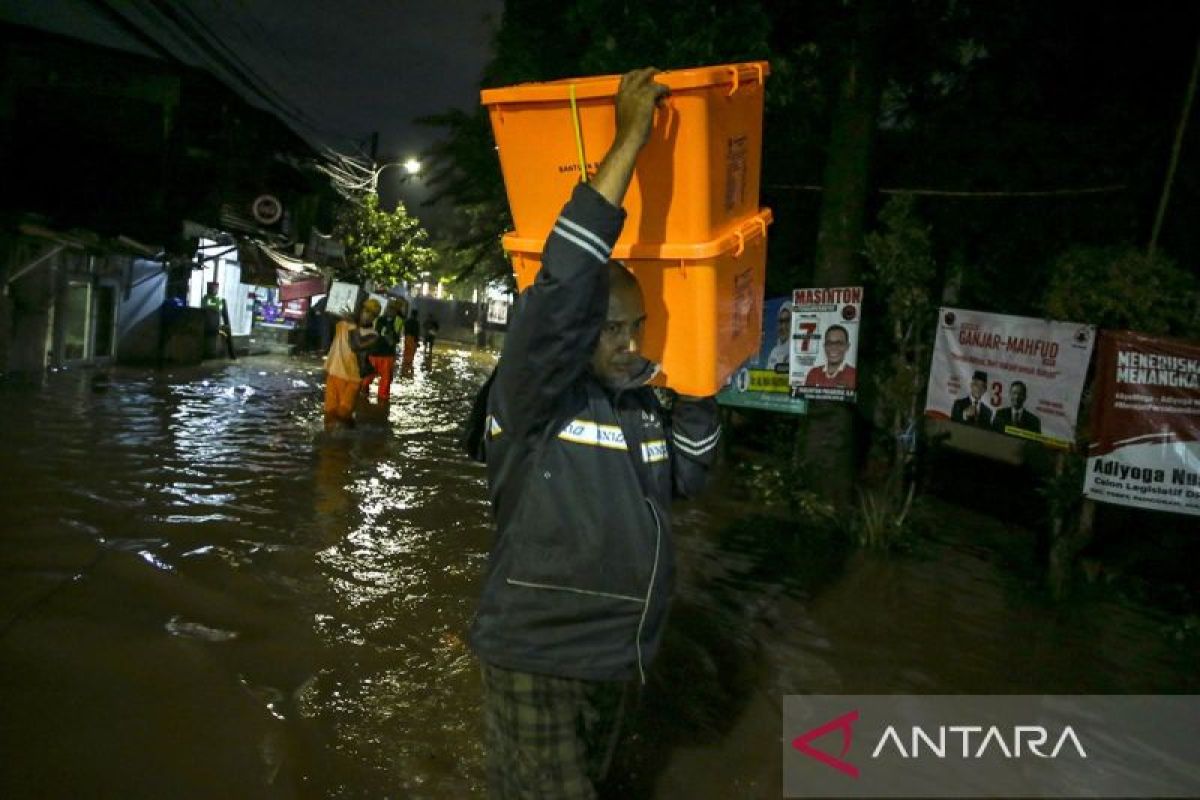 Banjir rendam permukiman warga di Cilandak - ANTARA News