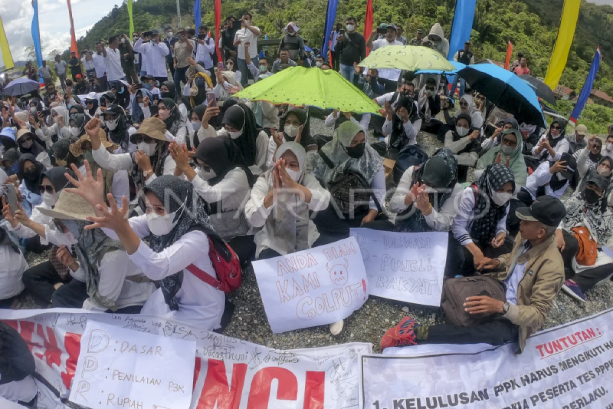 Aksi damai tolak seleksi penerimaan PPPK di Kerinci - ANTARA Sumbar