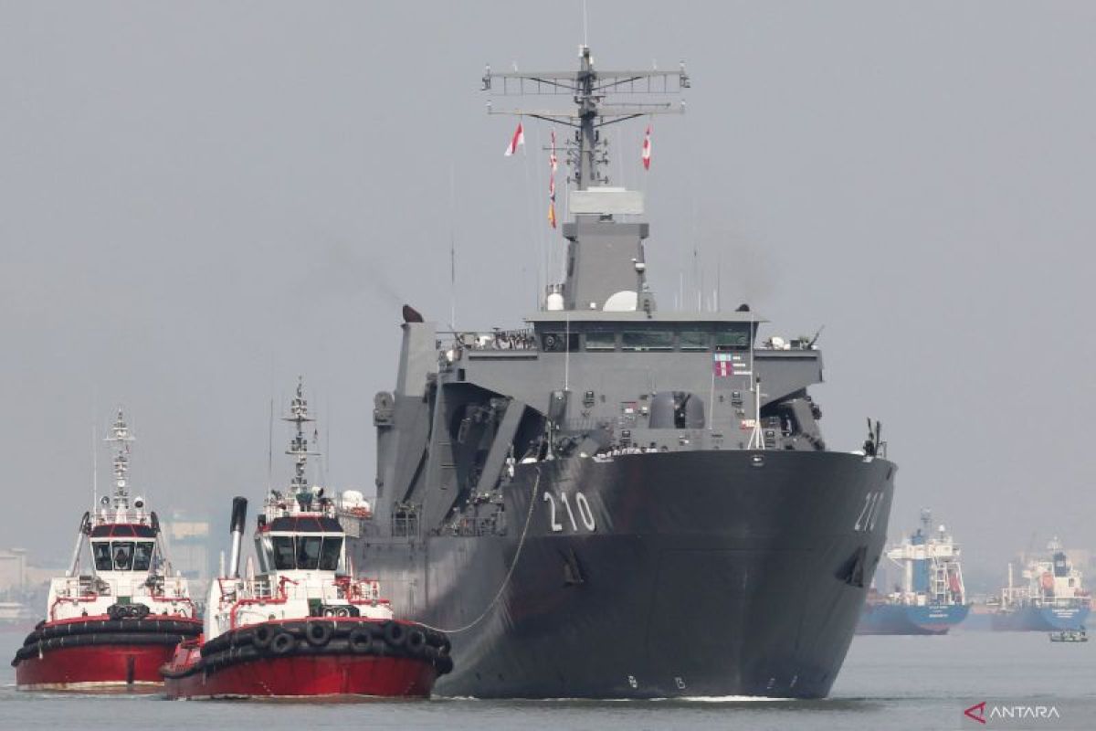 Kunjungan kapal perang Singapura RSS Endeavour di Surabaya - ANTARA News