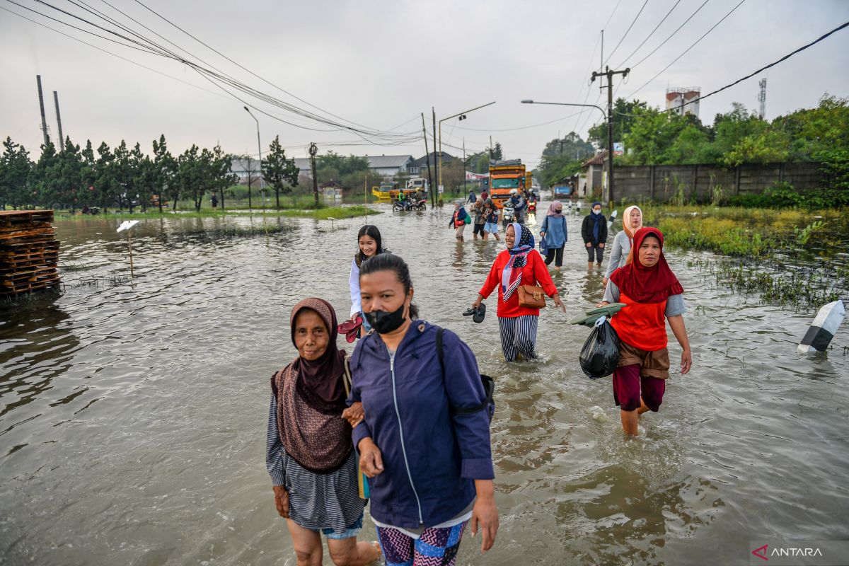 Banjir di Kawasan Industri Sapan - ANTARA News