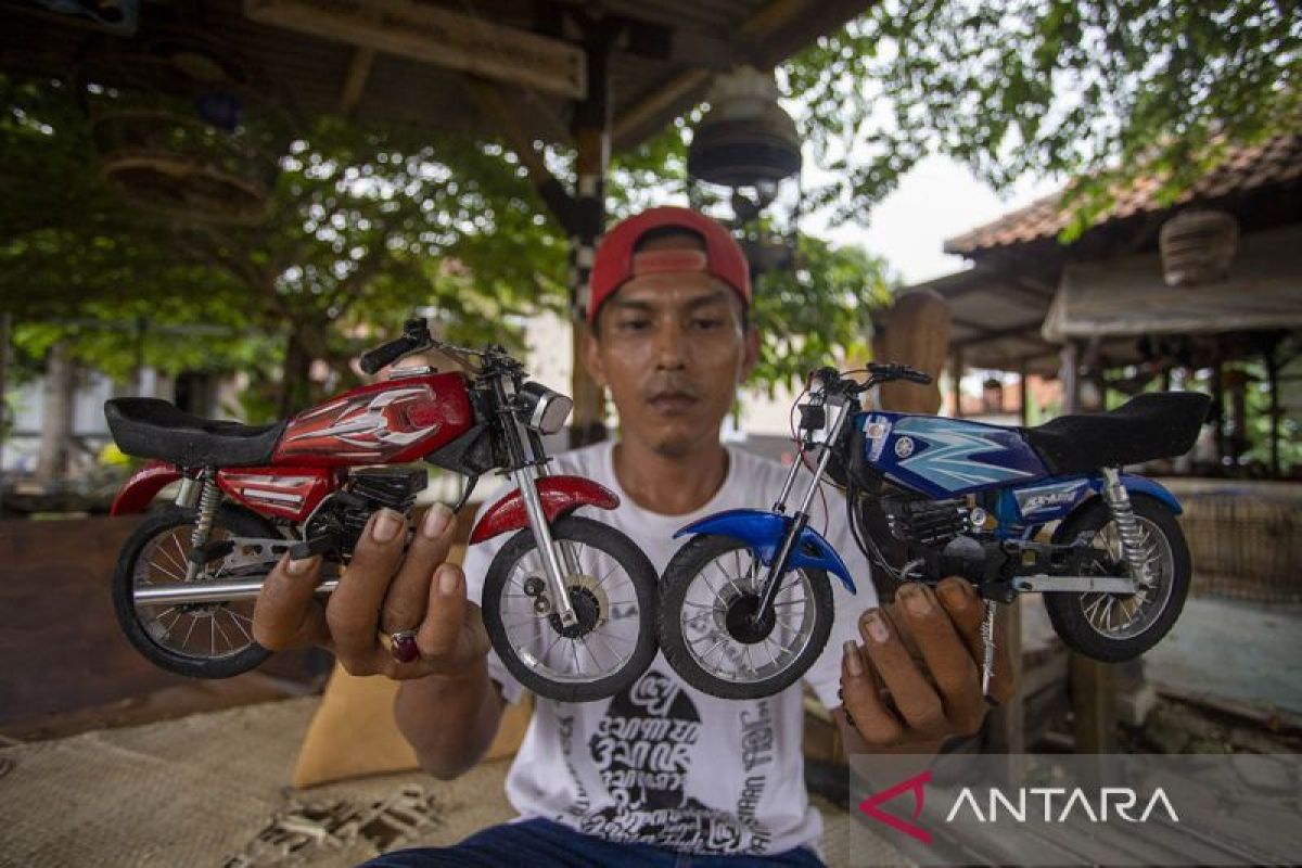 Kerajinan miniatur motor jadul - ANTARA News Jawa Barat