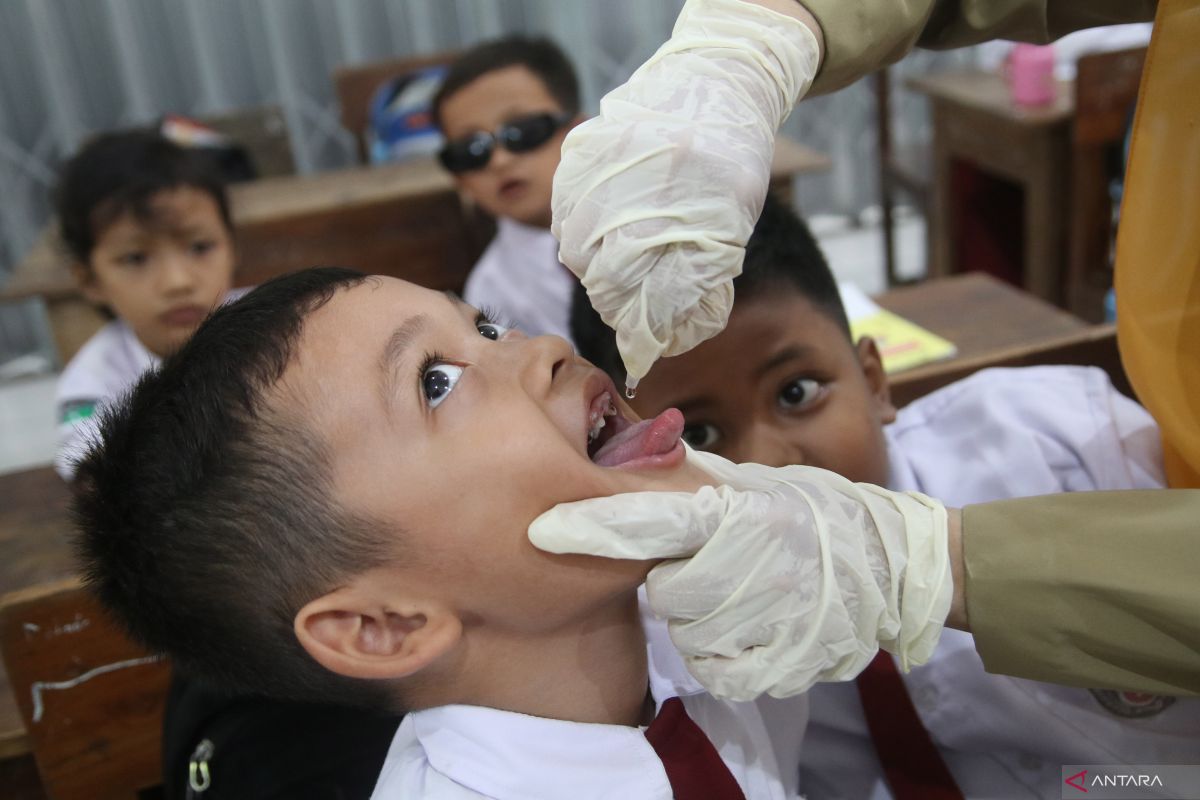 Layanan imunisasi polio di sekolah - ANTARA News Jawa Timur