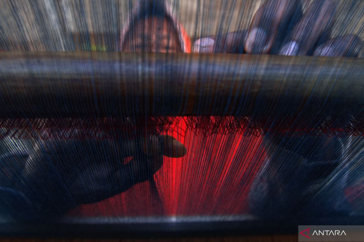 Tenun Gumanano Buton - ANTARA News Sulawesi Tenggara