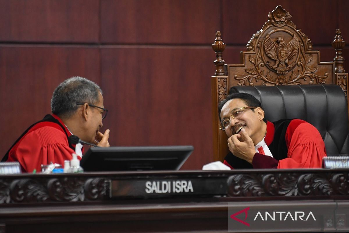 MK tolak uji formil syarat batas usia capres-cawapres - ANTARA News