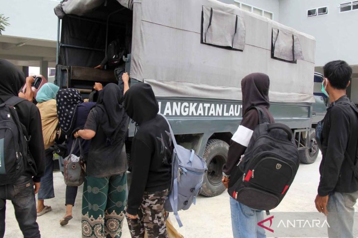 TNI AL gagalkan penyelundupan 16 calon pekerja migran ke Malaysia - ANTARA News