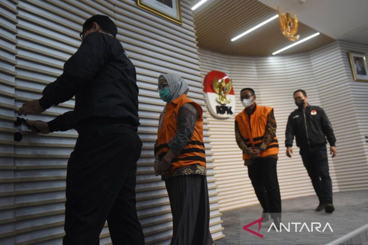 KPK tahan tersangka korupsi pengadaan sistem proteksi TKI - ANTARA News