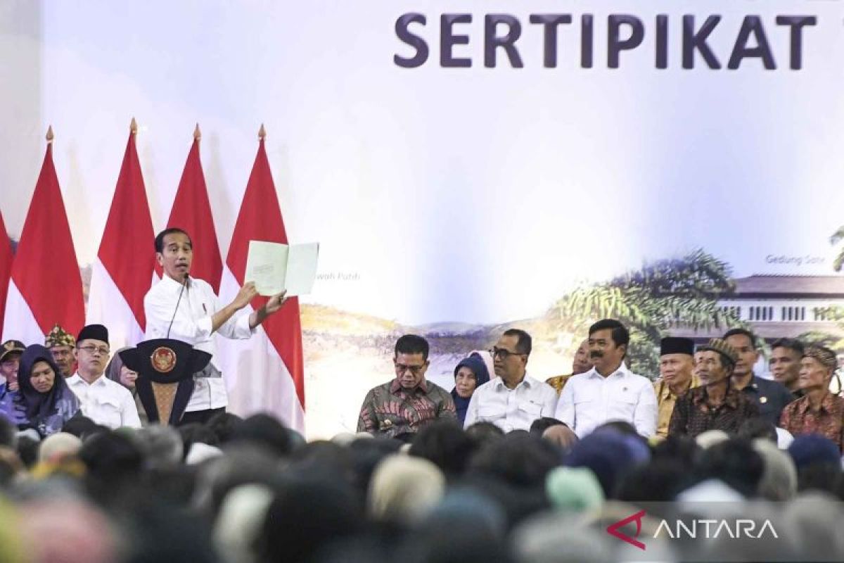 Presiden serahkan 3000 sertifikat tanah - ANTARA News Presiden serahkan 3000 sertifikat tanah - ANTARA News