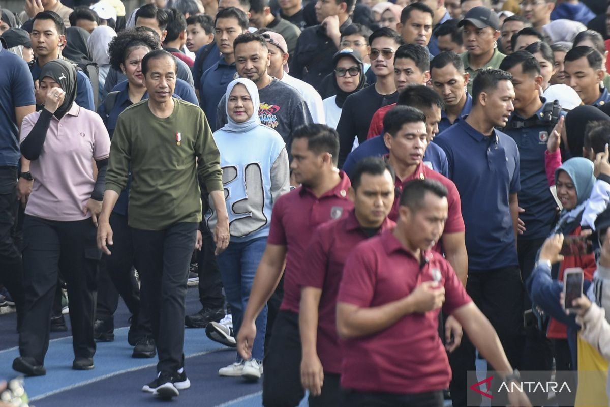 Presiden Jokowi jalan santai di Bandung - ANTARA News