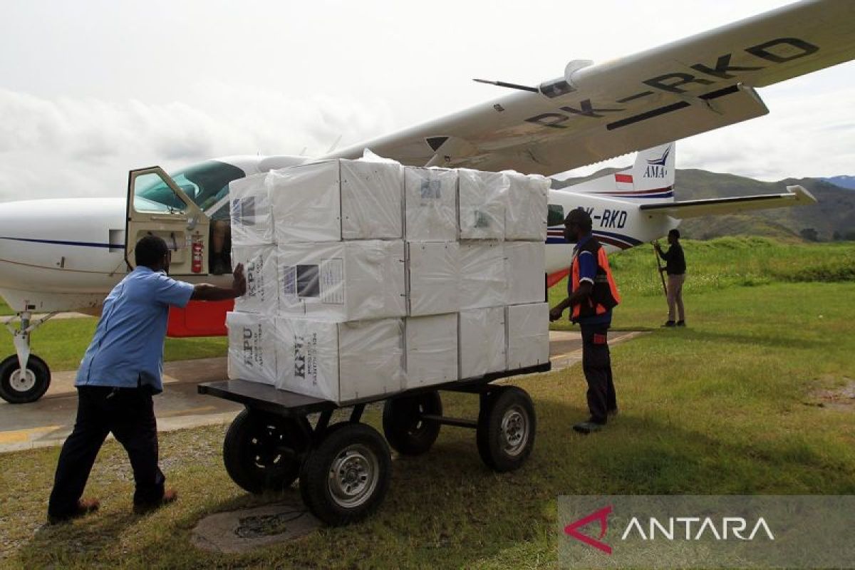 Pengiriman logistik Pemilu 2024 di Papua Pegunungan - ANTARA News