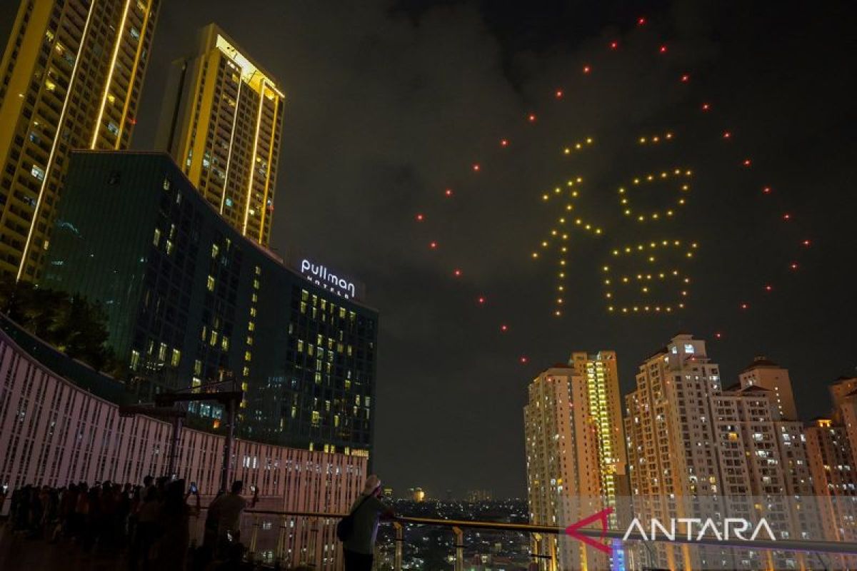 Atraksi drone dan pesta kembang api meriahkan perayaan Imlek di Tribeca ...