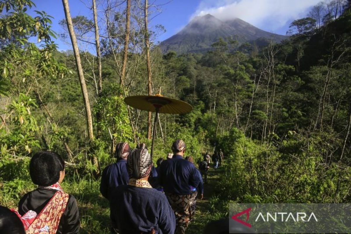 Keraton Yogyakarta gelar upacara Labuhan Merapi peringati bertahtanya ...