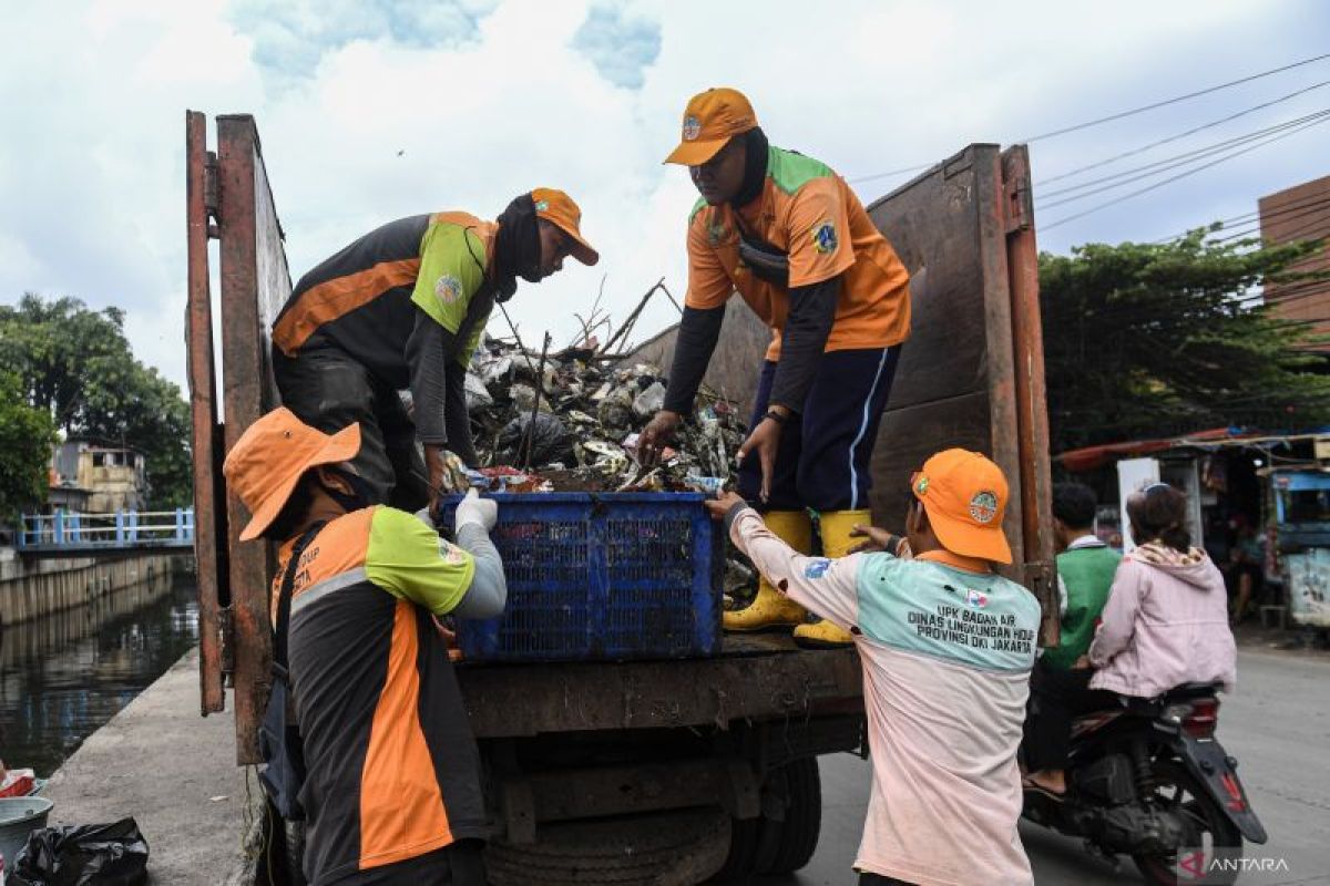Mulai Agustus 2026, TPST Bantargebang hanya terima sampah residu ...