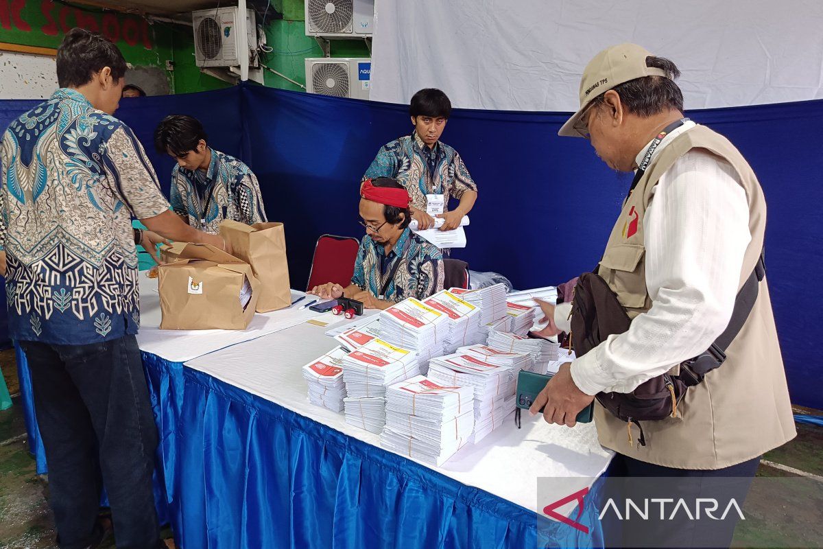 TPS Surya Paloh belum mulai pencoblosan - ANTARA News