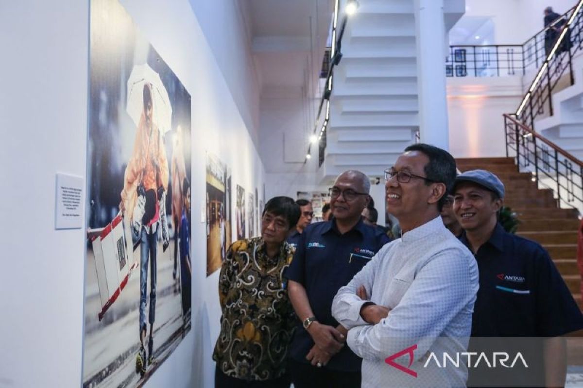 Pembukaan pameran foto Pers Demo-Krasi dan Pembangunan - ANTARA News