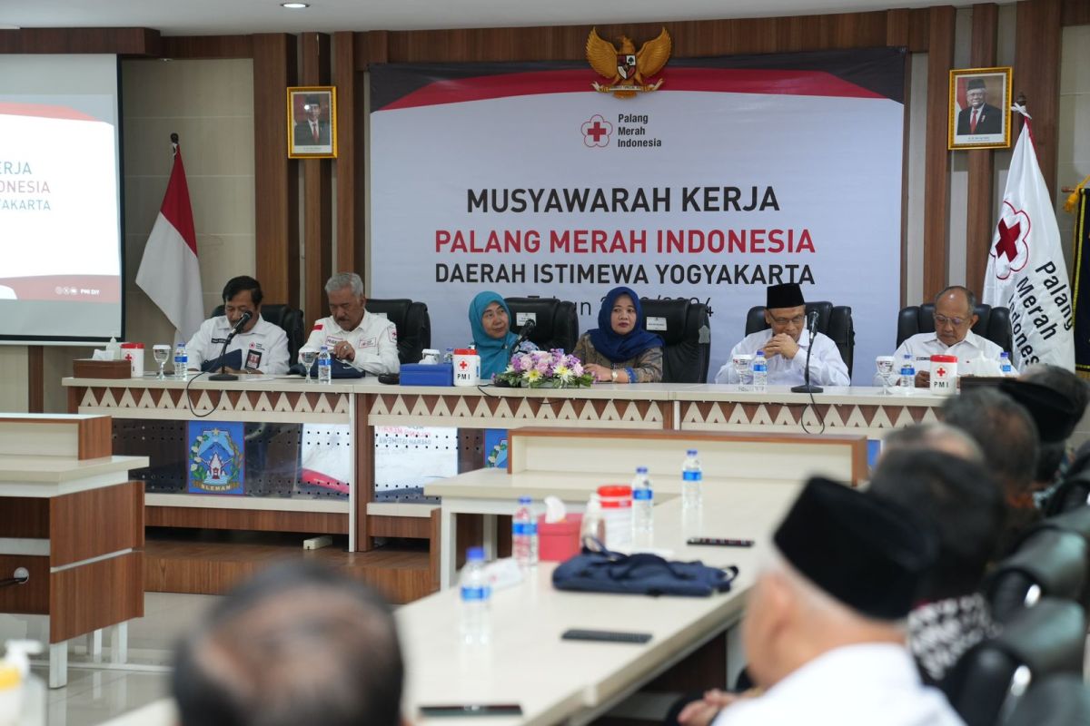Gubernur mengajak relawan PMI DIY terus tingkatkan kemampuan - ANTARA ...