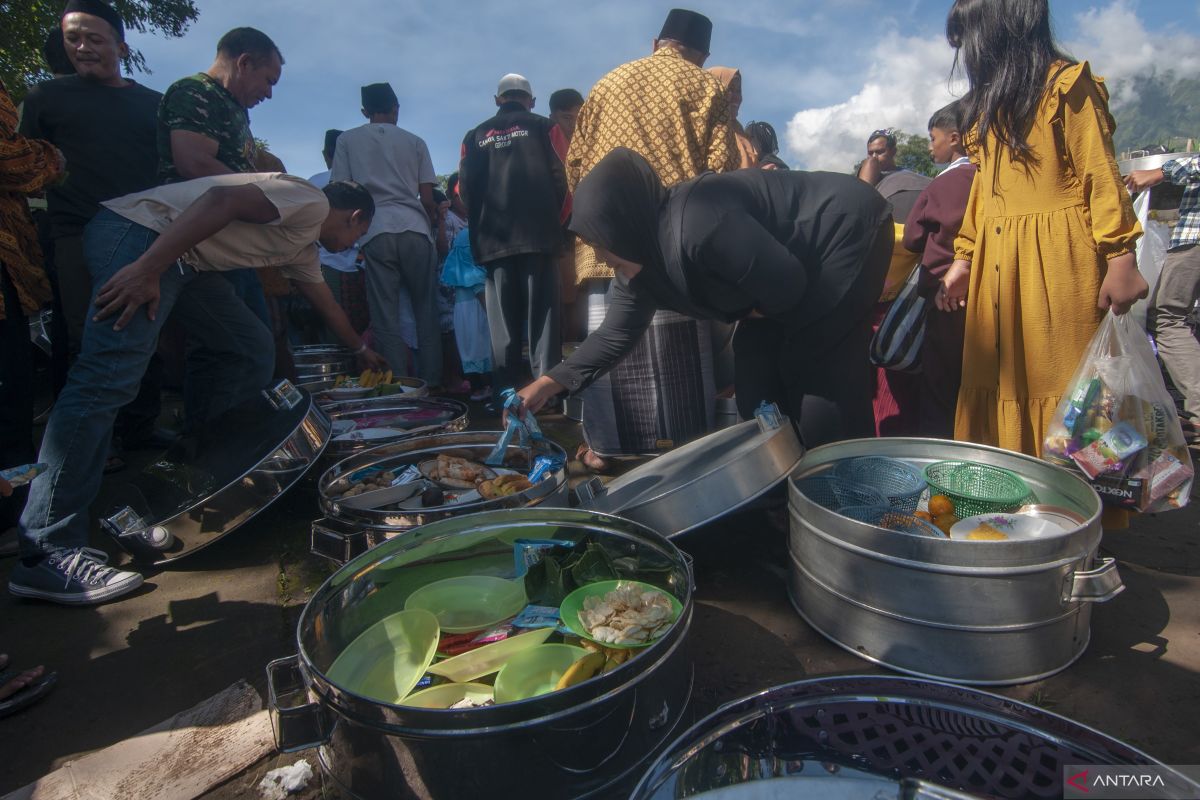 Warga lereng Gunung Merapi gelar tradisi Sadranan - ANTARA News