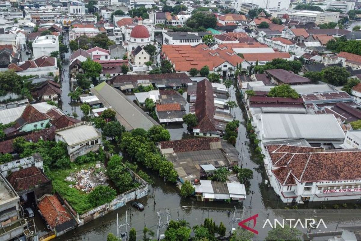 Banjir di Kota Lama Semarang - ANTARA News