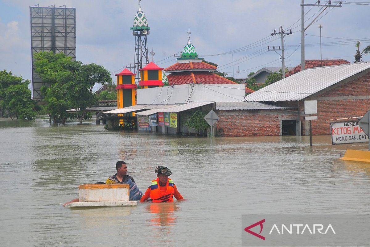 Banjir akibatkan jalan pantura Demak-Semarang putus - ANTARA News
