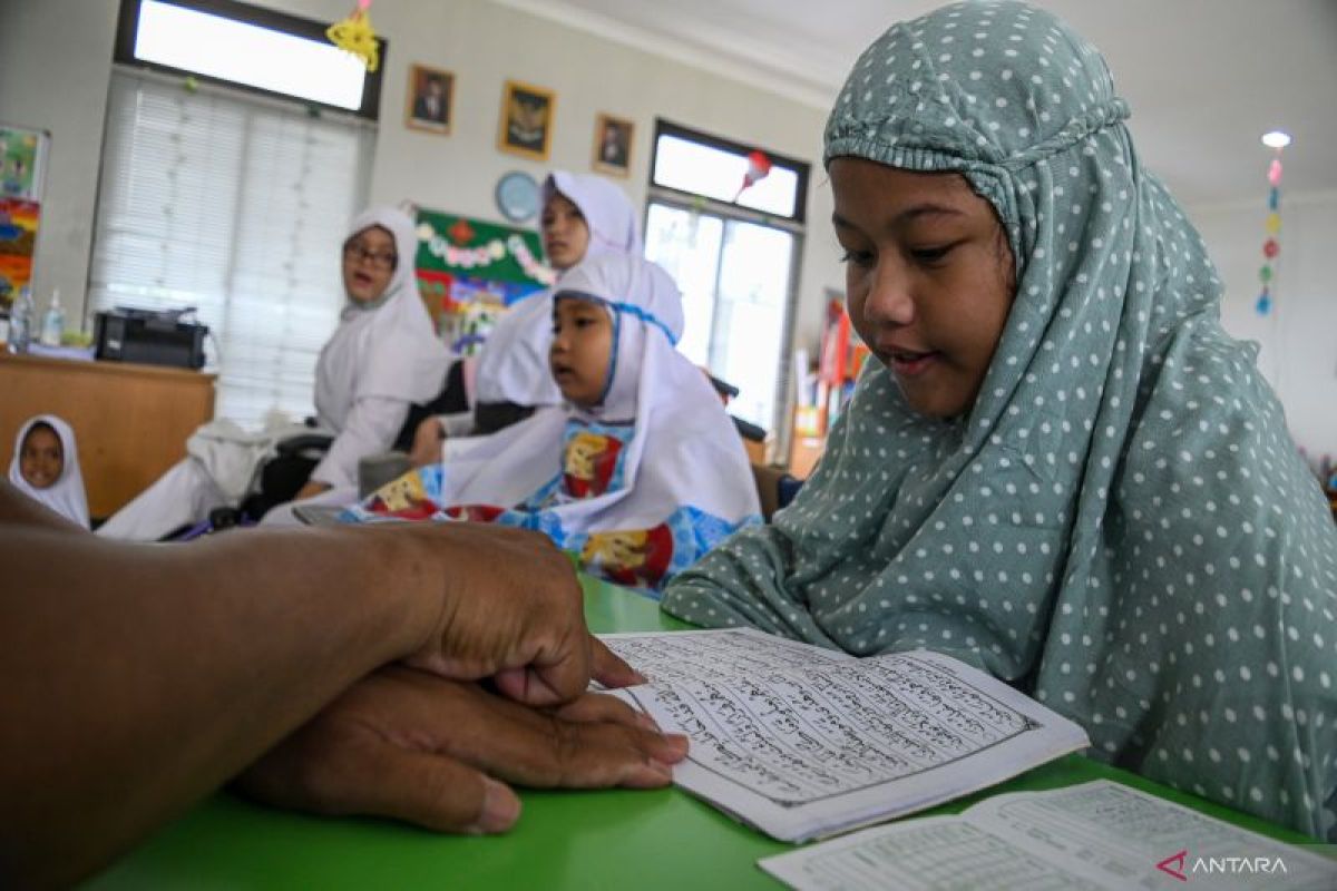 Belajar baca Iqro untuk murid disabilitas - ANTARA News