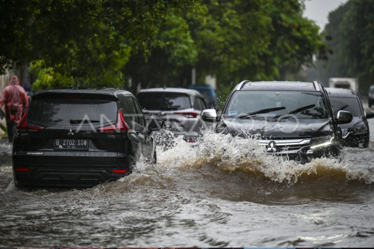 Banjir di Jakarta akibat curah hujan tinggi - ANTARA Sumbar