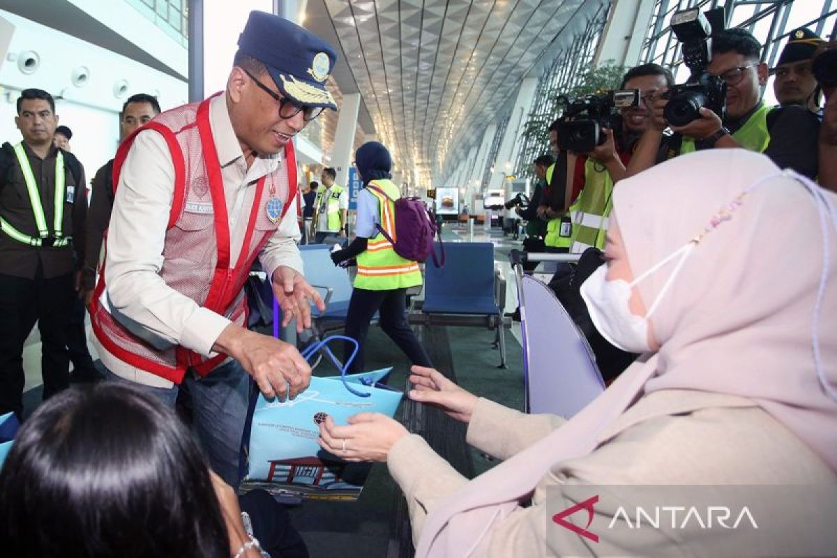 Menhub meminta pelayanan terbaik bagi penumpang arus mudik dan balik Lebaran 2024 - ANTARA News