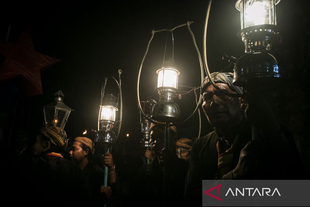 Tradisi Malam Selikuran Keraton Kasunanan Surakarta - ANTARA News Tradisi Malam Selikuran Keraton Kasunanan Surakarta - ANTARA News