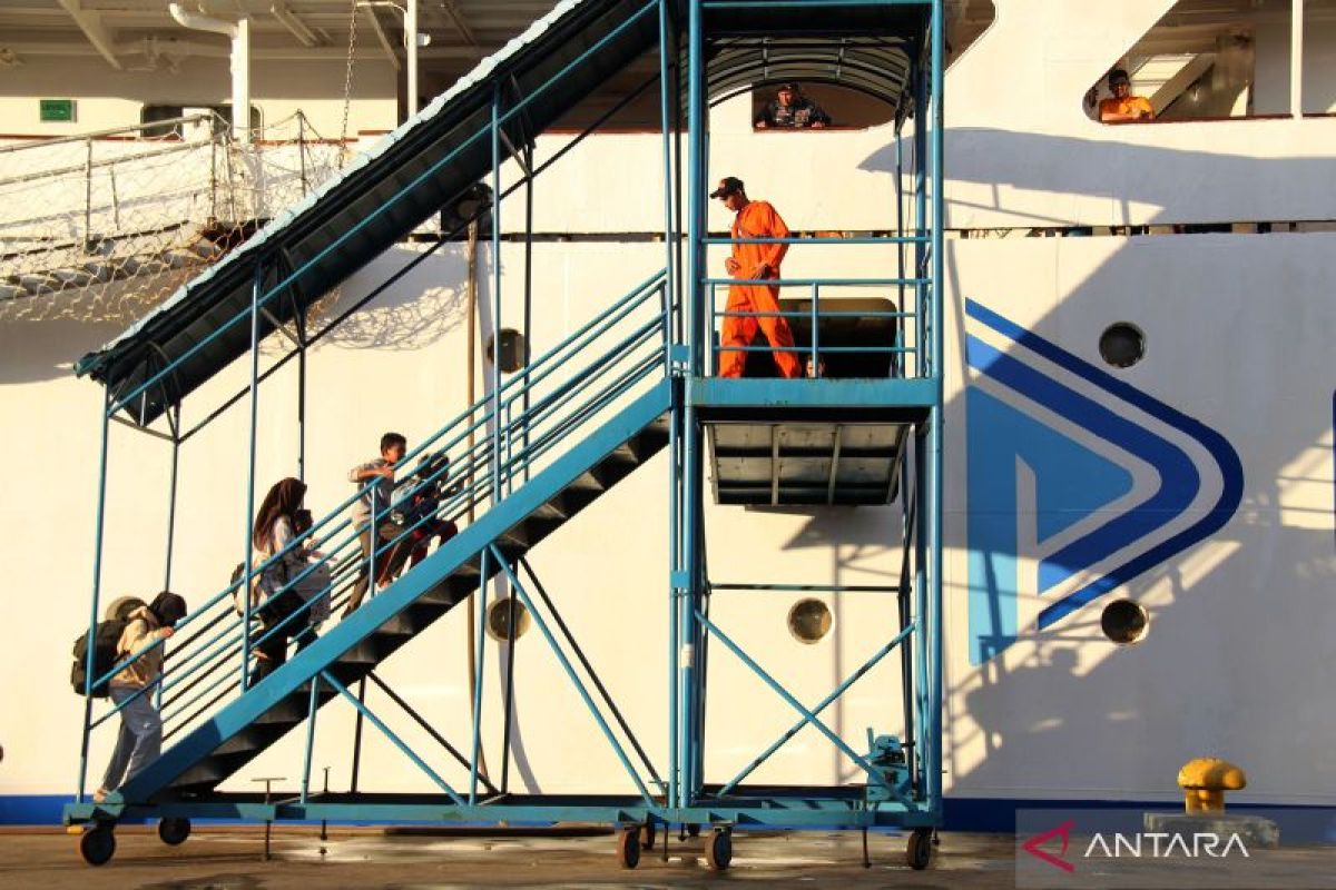 Prediksi puncak arus mudik Lebaran di Pelabuhan Dwikora Pontianak - ANTARA News