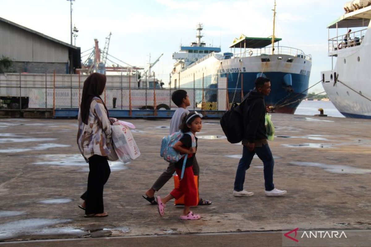 Prediksi puncak arus mudik Lebaran di Pelabuhan Dwikora Pontianak - ANTARA News