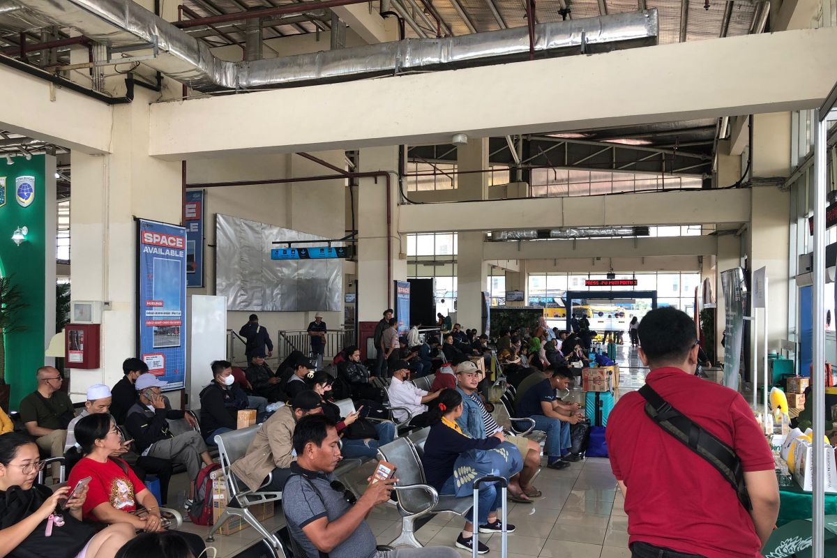 Puncak arus mudik di Terminal Pulogebang diperkirakan pada H-3 Lebaran - ANTARA News