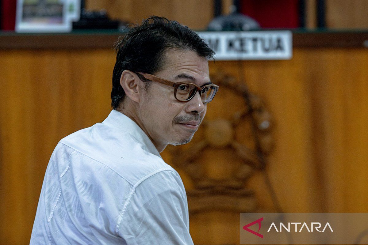 Aktivis lingkungan Karimunjawa Daniel Frits Maurits diputus 7 bulan ...